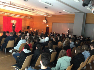 Ausflug der 9. Klassen zum Theater RequiSiT | Christian-Erbach ...